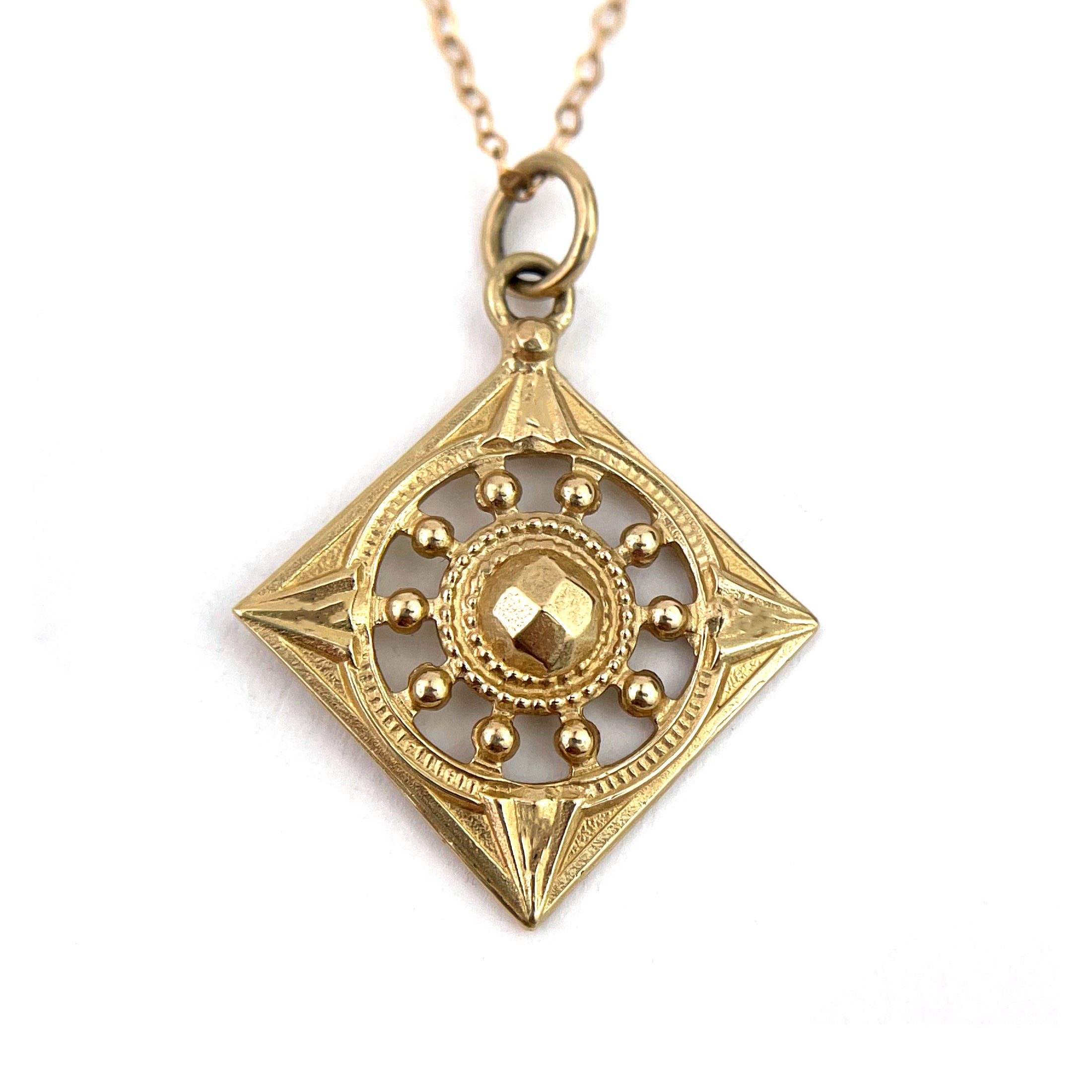 FOCUS Necklace - Gold – Compass Rose Design